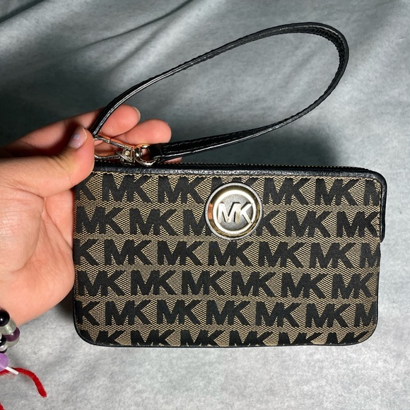 Michael Kors | Bags | Michael Kors Wristlet | Poshmark